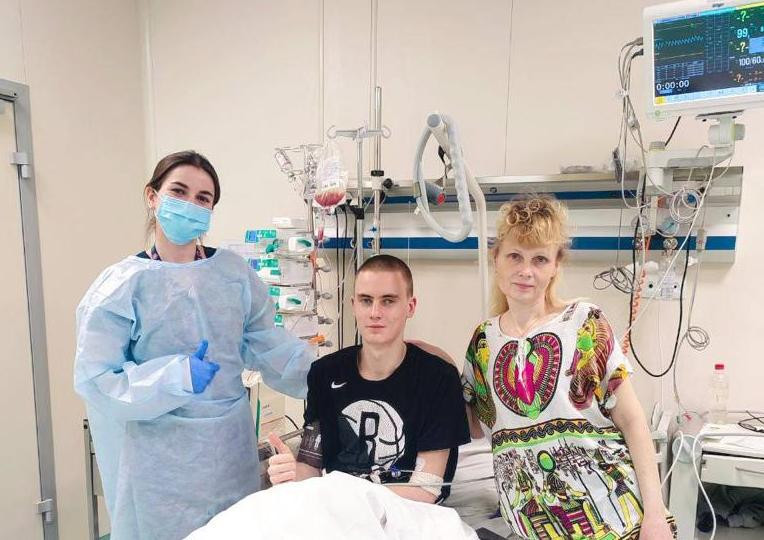 Лікарі «Охматдиту вперше пересадили кістковий мозок від неродинного донора з України Читайте