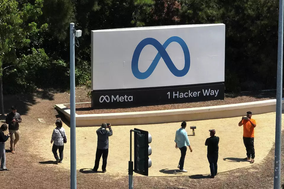 Meta погрожує звільняти робітників, які не відвідують офіс. Читайте на UKR.NET